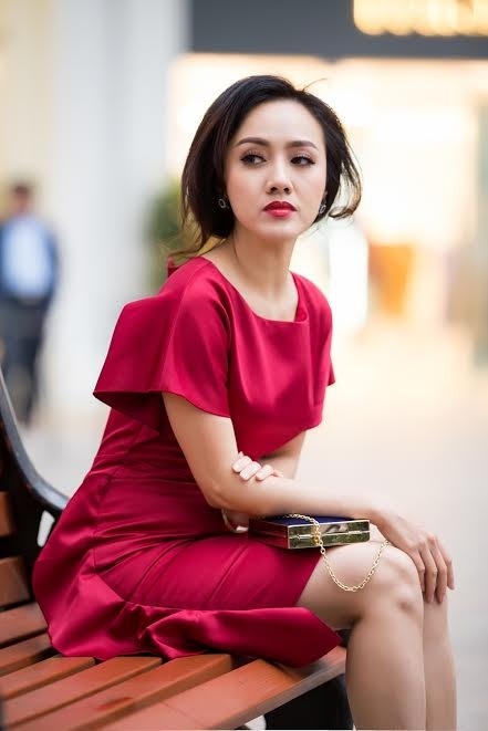 BTV Hoài Anh biến hóa trong nhiều thiết kế đẹp mắt