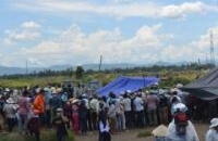 Xác cô gái lõa thể bị vùi dưới lớp đất